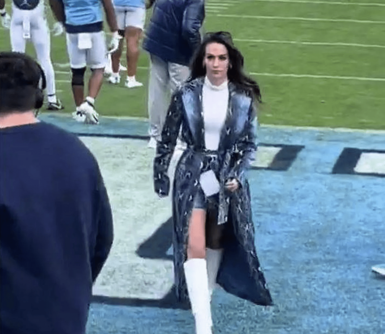Bill Belichick’s girlfriend turns heads with outfit and ‘weird' actions ...